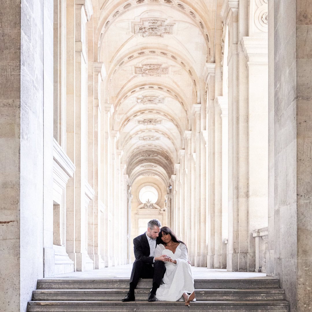 20 idées de poses photo d'homme à essayer absolument